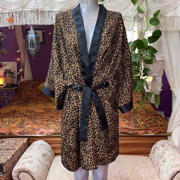 Vintage | Intimates & Sleepwear | Vintage 9s Leopard Kimono Satin Silky ...